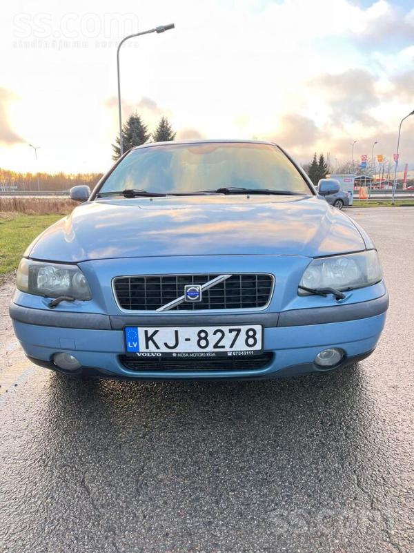 Zils Volvo S60 2004 Rīga, ar dzinēja tilpumu 2.40 L un nobraukumu 380 tūkst. km par 2250 €, foto 6 vietnē AUTOMOTO.COM.LV