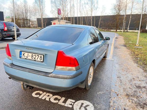 Zils Volvo S60 2004 Rīga, ar dzinēja tilpumu 2.40 L un nobraukumu 380 tūkst. km par 2250 €, foto 8 vietnē AUTOMOTO.COM.LV