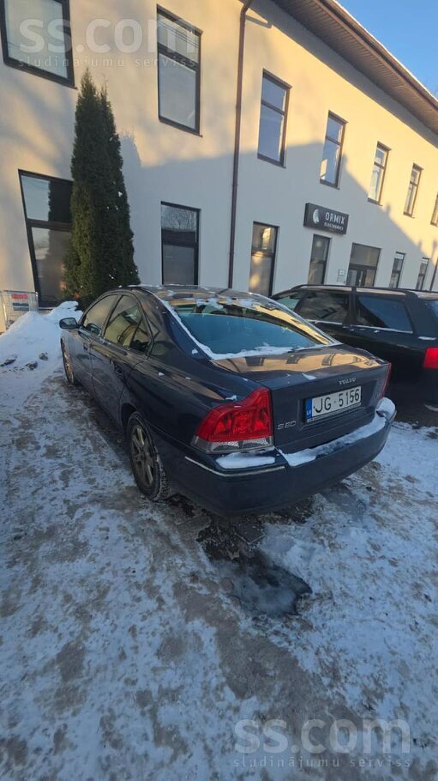 Blue Volvo S60 2004 in Riga, with an engine capacity of 2.40 L and mileage of 255 thousand km for 1700 €, photo 1 on AUTOMOTO.COM.LV