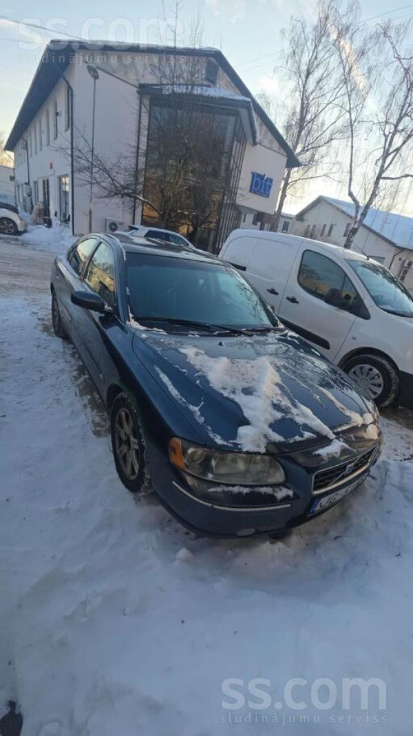 Blue Volvo S60 2004 in Riga, with an engine capacity of 2.40 L and mileage of 255 thousand km for 1700 €, photo 9 on AUTOMOTO.COM.LV