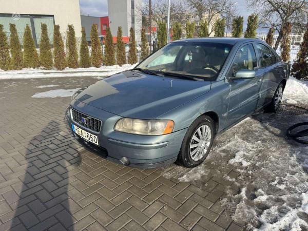 Zils Volvo S60 2004 Kauņa, ar dzinēja tilpumu 2.40 L un nobraukumu 359 tūkst. km par 750 €, foto 1 vietnē AUTOMOTO.COM.LV