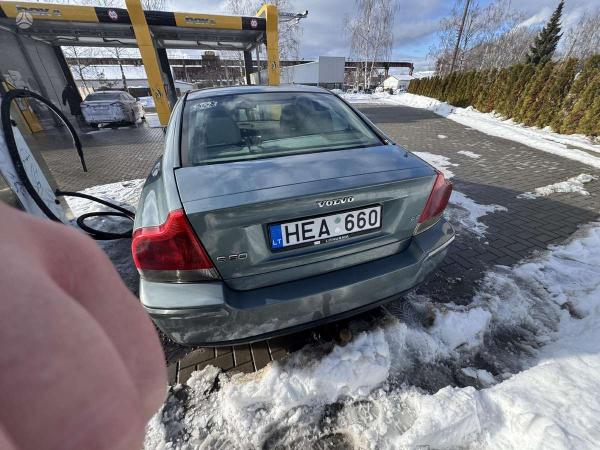 Zils Volvo S60 2004 Kauņa, ar dzinēja tilpumu 2.40 L un nobraukumu 359 tūkst. km par 750 €, foto 4 vietnē AUTOMOTO.COM.LV