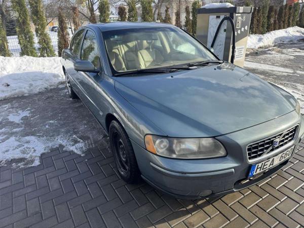 Zils Volvo S60 2004 Kauņa, ar dzinēja tilpumu 2.40 L un nobraukumu 359 tūkst. km par 750 €, foto 5 vietnē AUTOMOTO.COM.LV