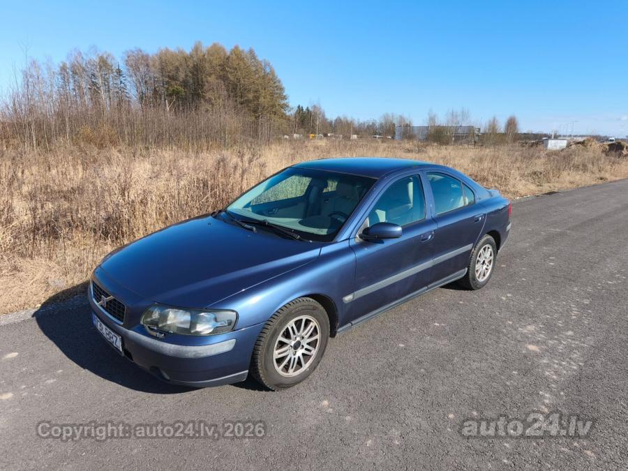 Blue Volvo S60 2004 in Tallinn, with an engine capacity of 2.40 L and mileage of 306 thousand km for 1500 €, photo 1 on AUTOMOTO.COM.LV