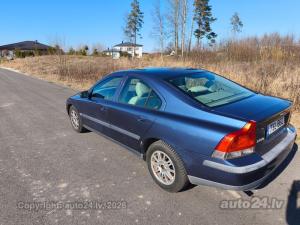 Blue Volvo S60 2004 in Tallinn, with an engine capacity of 2.40 L and mileage of 306 thousand km for 1500 €, photo 3 on AUTOMOTO.COM.LV