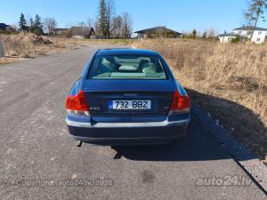 Blue Volvo S60 2004 in Tallinn, with an engine capacity of 2.40 L and mileage of 306 thousand km for 1500 €, photo 5 on AUTOMOTO.COM.LV