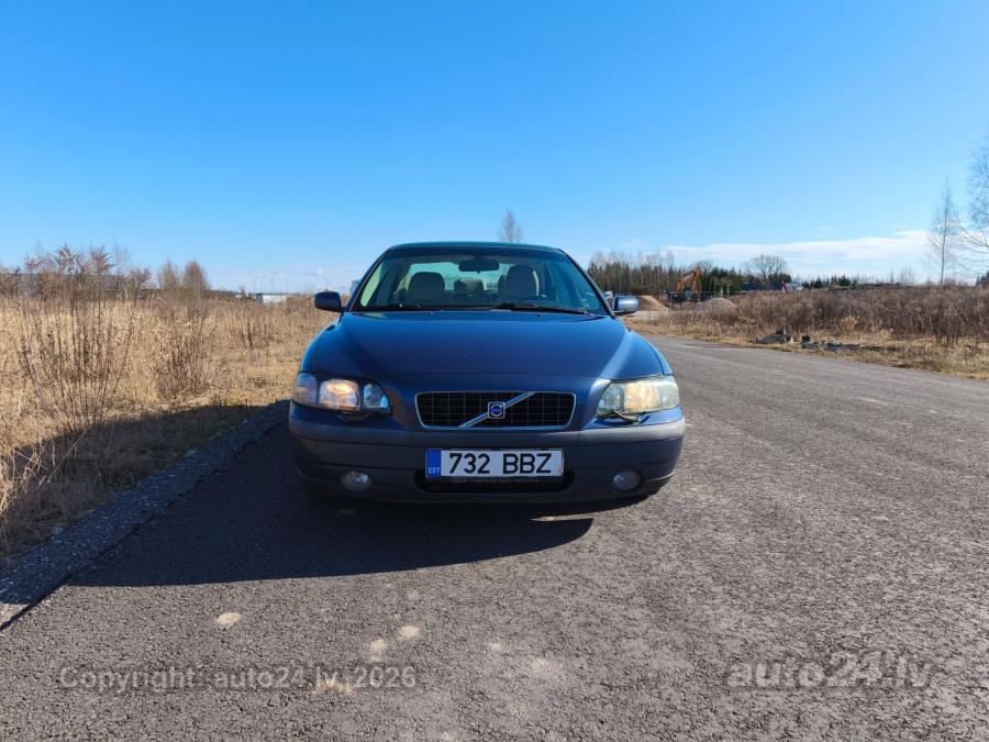 Blue Volvo S60 2004 in Tallinn, with an engine capacity of 2.40 L and mileage of 306 thousand km for 1500 €, photo 6 on AUTOMOTO.COM.LV