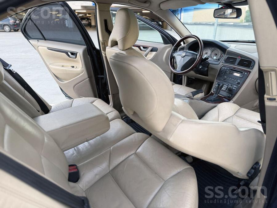 Zils Volvo S60 2004 Rīga, ar dzinēja tilpumu 2.40 L un nobraukumu 0 tūkst. km par 1950 €, foto 10 vietnē AUTOMOTO.COM.LV