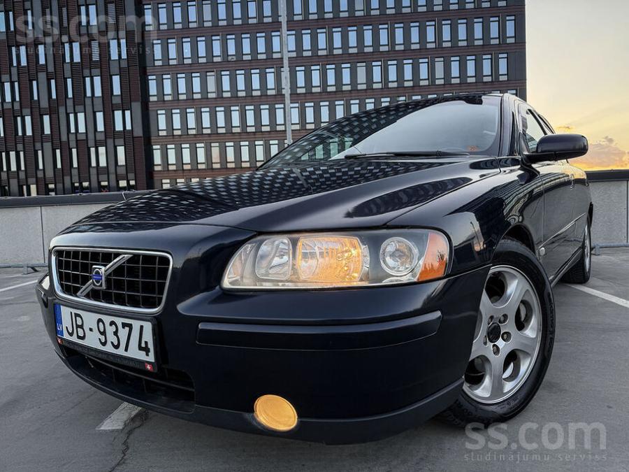 Zils Volvo S60 2004 Rīga, ar dzinēja tilpumu 2.40 L un nobraukumu 0 tūkst. km par 1950 €, foto 24 vietnē AUTOMOTO.COM.LV