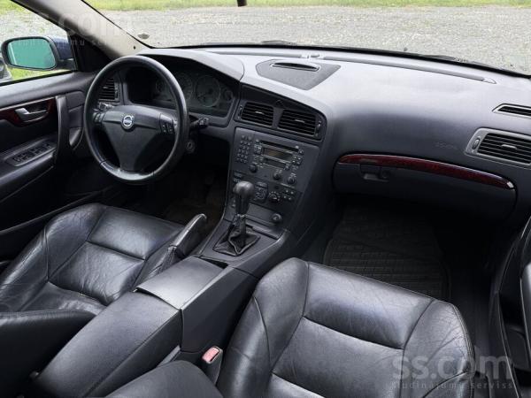 Zils Volvo S60 2004 Rīga, ar dzinēja tilpumu 2.40 L un nobraukumu 242 tūkst. km par 1000 €, foto 5 vietnē AUTOMOTO.COM.LV