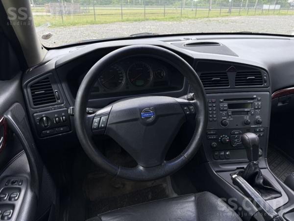 Zils Volvo S60 2004 Rīga, ar dzinēja tilpumu 2.40 L un nobraukumu 242 tūkst. km par 1000 €, foto 6 vietnē AUTOMOTO.COM.LV