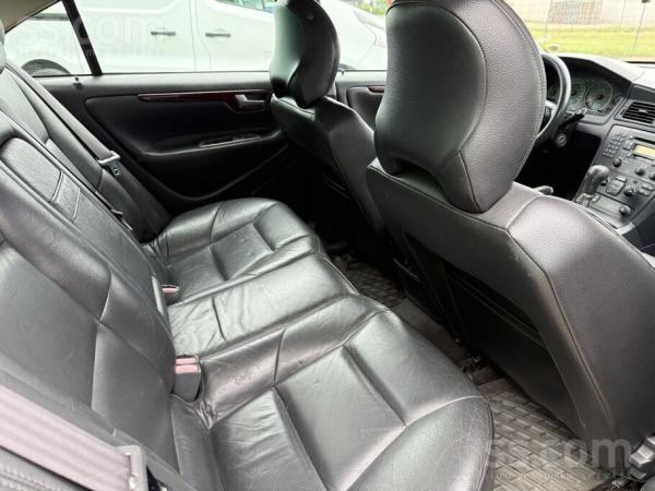 Zils Volvo S60 2004 Rīga, ar dzinēja tilpumu 2.40 L un nobraukumu 242 tūkst. km par 1000 €, foto 8 vietnē AUTOMOTO.COM.LV