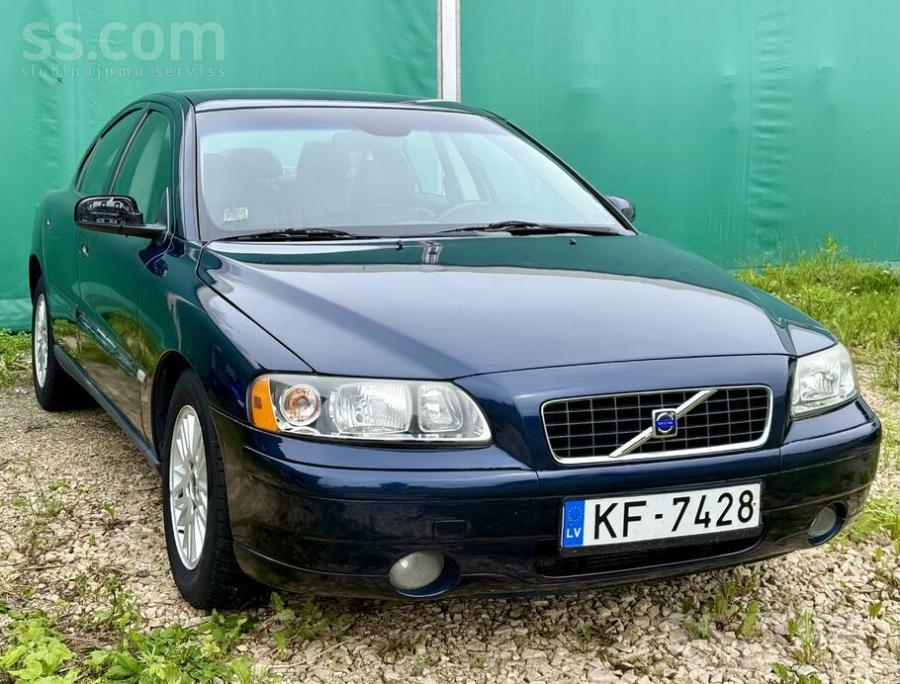 Zils Volvo S60 2004 Rīga, ar dzinēja tilpumu 2.40 L un nobraukumu 242 tūkst. km par 1000 €, foto 1 vietnē AUTOMOTO.COM.LV