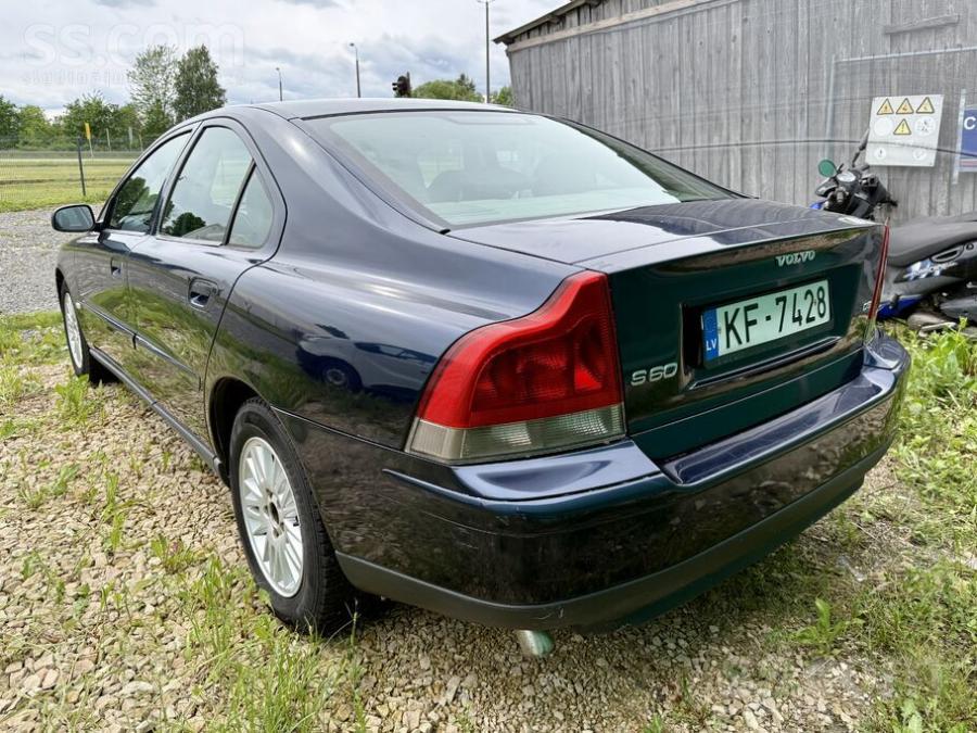 Zils Volvo S60 2004 Rīga, ar dzinēja tilpumu 2.40 L un nobraukumu 242 tūkst. km par 1000 €, foto 4 vietnē AUTOMOTO.COM.LV