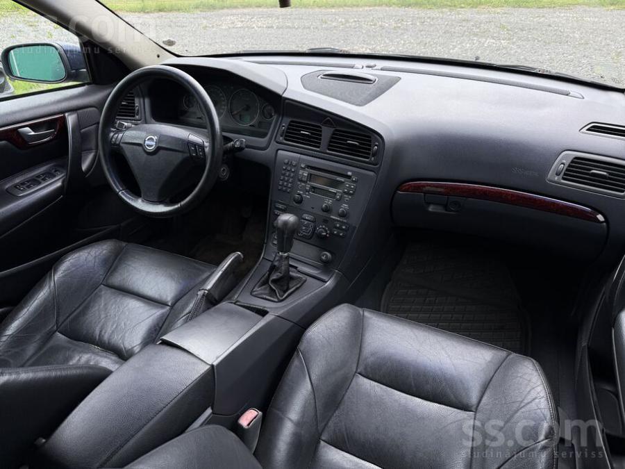Zils Volvo S60 2004 Rīga, ar dzinēja tilpumu 2.40 L un nobraukumu 242 tūkst. km par 1000 €, foto 6 vietnē AUTOMOTO.COM.LV