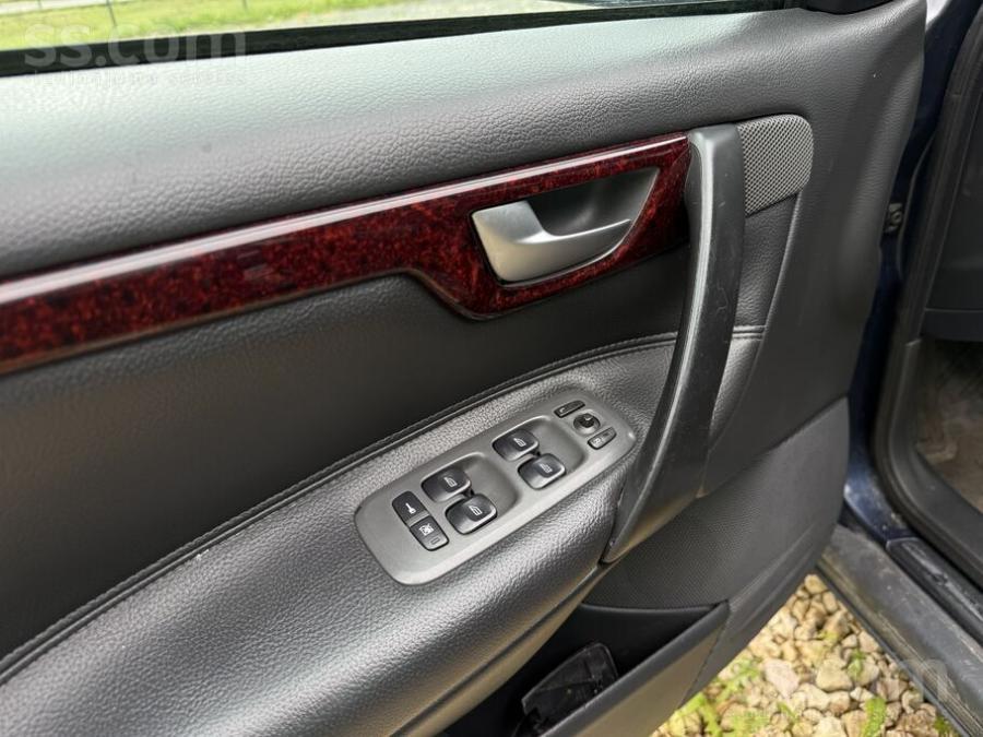 Zils Volvo S60 2004 Rīga, ar dzinēja tilpumu 2.40 L un nobraukumu 242 tūkst. km par 1000 €, foto 8 vietnē AUTOMOTO.COM.LV