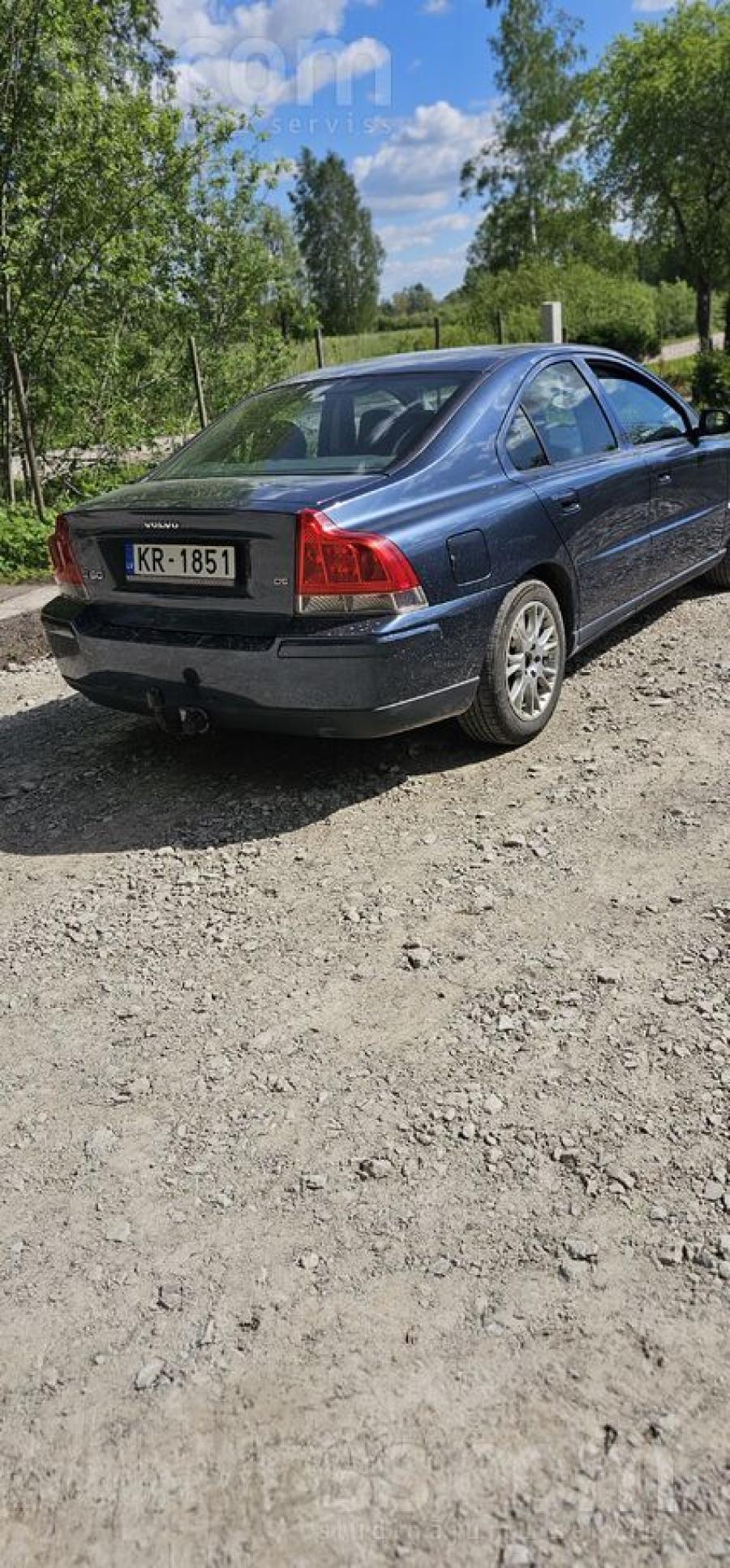 Blue Volvo S60 2004 in Jelgava, with an engine capacity of 2.40 L and mileage of 333 thousand km for 2350 €, photo 3 on AUTOMOTO.COM.LV