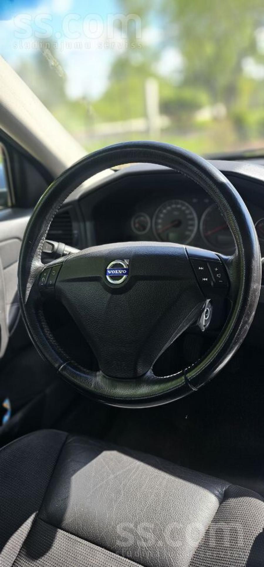 Blue Volvo S60 2004 in Jelgava, with an engine capacity of 2.40 L and mileage of 333 thousand km for 2350 €, photo 5 on AUTOMOTO.COM.LV