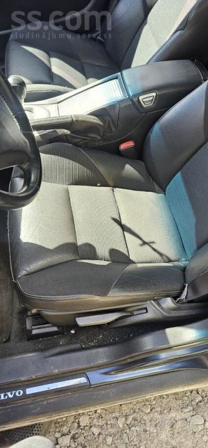 Blue Volvo S60 2004 in Jelgava, with an engine capacity of 2.40 L and mileage of 333 thousand km for 2350 €, photo 7 on AUTOMOTO.COM.LV