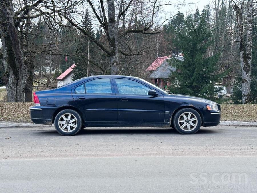 Синий Вольво С60 2004 в Мадона, объемом двигателя 2.40 л и пробегом 460 тыс. км за 1990 €, фото 3 на AUTOMOTO.COM.LV