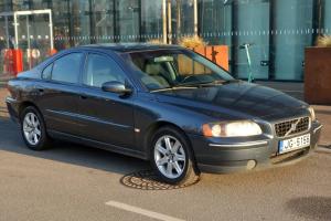 Blue Volvo S60 2004 in Riga, with an engine capacity of 2.40 L and mileage of 255 thousand km for 2900 €, photo 3 on AUTOMOTO.COM.LV