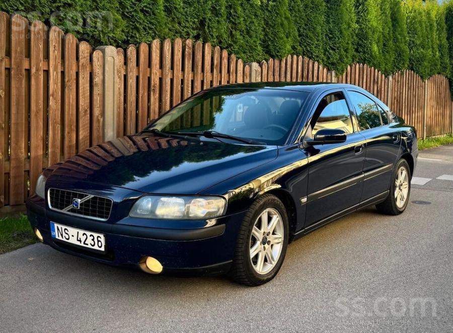Синий Вольво С60 2004 в Рига, объемом двигателя 2.40 л и пробегом 650 тыс. км за 1150 €, фото 1 на AUTOMOTO.COM.LV