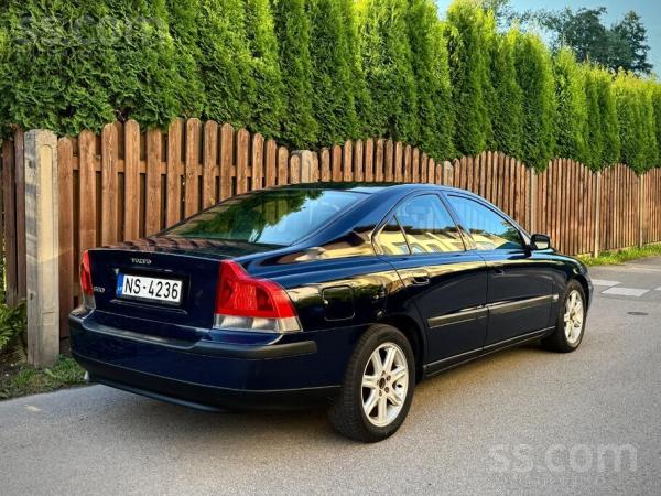 Синий Вольво С60 2004 в Рига, объемом двигателя 2.40 л и пробегом 650 тыс. км за 1150 €, фото 2 на AUTOMOTO.COM.LV