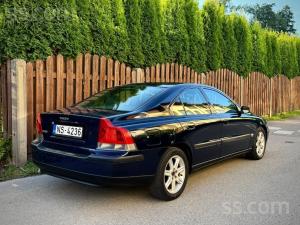 Синий Вольво С60 2004 в Рига, объемом двигателя 2.40 л и пробегом 650 тыс. км за 1150 €, фото 3 на AUTOMOTO.COM.LV