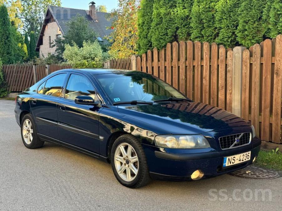 Синий Вольво С60 2004 в Рига, объемом двигателя 2.40 л и пробегом 650 тыс. км за 1150 €, фото 5 на AUTOMOTO.COM.LV