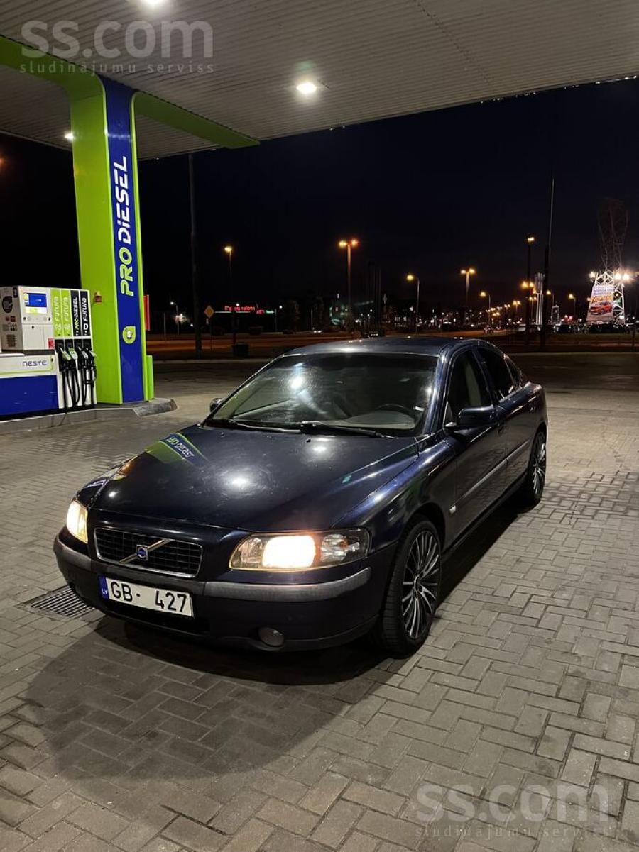 Zils Volvo S60 2004 Rīga, ar dzinēja tilpumu 2.40 L un nobraukumu 331 tūkst. km par 1300 €, foto 1 vietnē AUTOMOTO.COM.LV