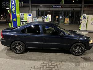 Zils Volvo S60 2004 Rīga, ar dzinēja tilpumu 2.40 L un nobraukumu 331 tūkst. km par 1300 €, foto 4 vietnē AUTOMOTO.COM.LV