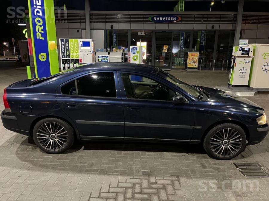 Zils Volvo S60 2004 Rīga, ar dzinēja tilpumu 2.40 L un nobraukumu 331 tūkst. km par 1300 €, foto 4 vietnē AUTOMOTO.COM.LV