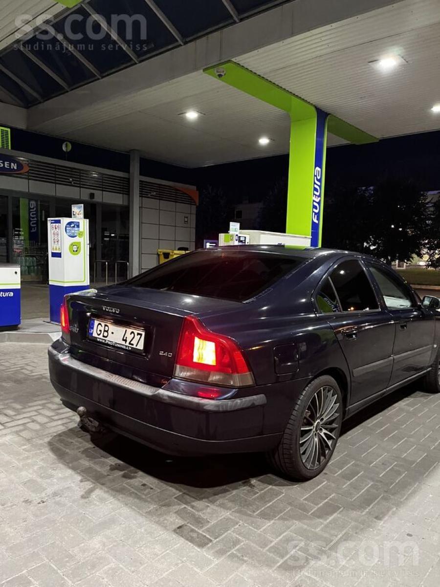 Zils Volvo S60 2004 Rīga, ar dzinēja tilpumu 2.40 L un nobraukumu 331 tūkst. km par 1300 €, foto 5 vietnē AUTOMOTO.COM.LV