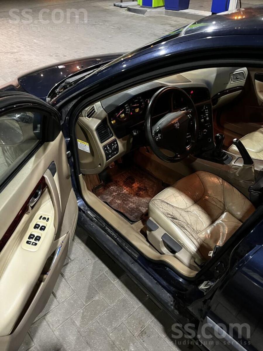Zils Volvo S60 2004 Rīga, ar dzinēja tilpumu 2.40 L un nobraukumu 331 tūkst. km par 1300 €, foto 9 vietnē AUTOMOTO.COM.LV