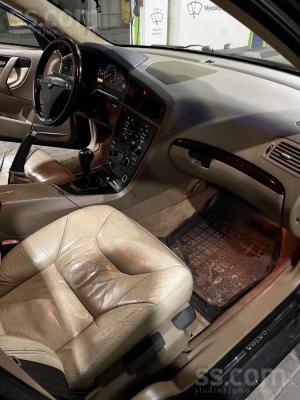 Zils Volvo S60 2004 Rīga, ar dzinēja tilpumu 2.40 L un nobraukumu 331 tūkst. km par 1300 €, foto 12 vietnē AUTOMOTO.COM.LV