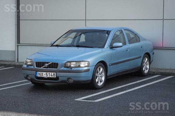 Blue Volvo S60 2004 in Riga, with an engine capacity of 2.40 L and mileage of 354 thousand km for 1750 €, photo 1 on AUTOMOTO.COM.LV