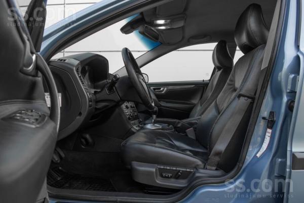 Blue Volvo S60 2004 in Riga, with an engine capacity of 2.40 L and mileage of 354 thousand km for 1750 €, photo 9 on AUTOMOTO.COM.LV