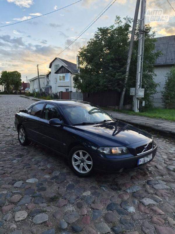Blue Volvo S60 2004 in Alytus, with an engine capacity of 2.40 L and mileage of 422 thousand km for 1499 €, photo 2 on AUTOMOTO.COM.LV