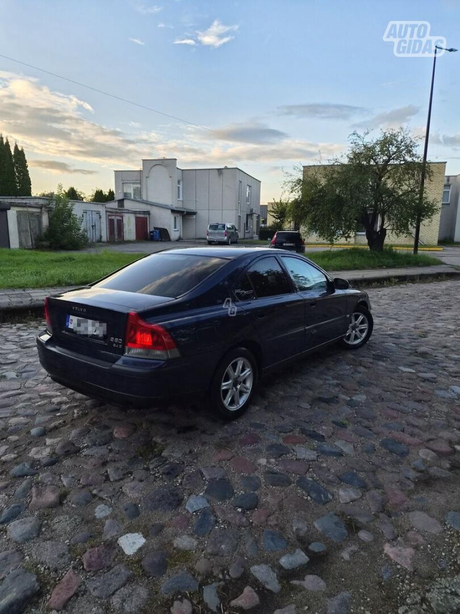 Blue Volvo S60 2004 in Alytus, with an engine capacity of 2.40 L and mileage of 422 thousand km for 1499 €, photo 4 on AUTOMOTO.COM.LV