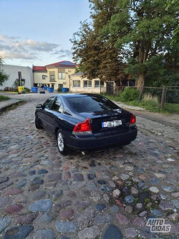 Blue Volvo S60 2004 in Alytus, with an engine capacity of 2.40 L and mileage of 422 thousand km for 1499 €, photo 4 on AUTOMOTO.COM.LV
