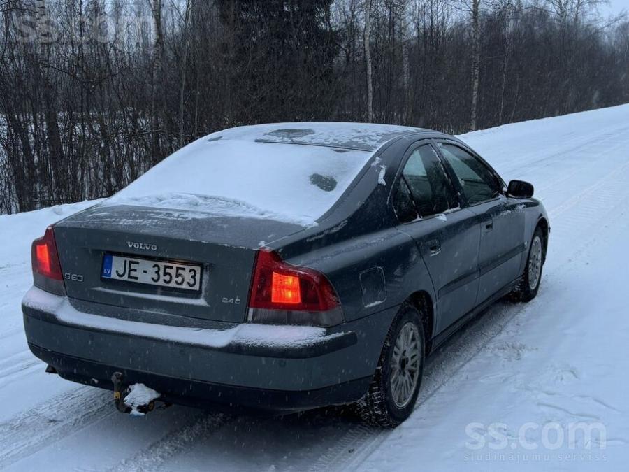 Синий Вольво С60 2004 в Елгава, объемом двигателя 2.40 л и пробегом 376 тыс. км за 1700 €, фото 4 на AUTOMOTO.COM.LV