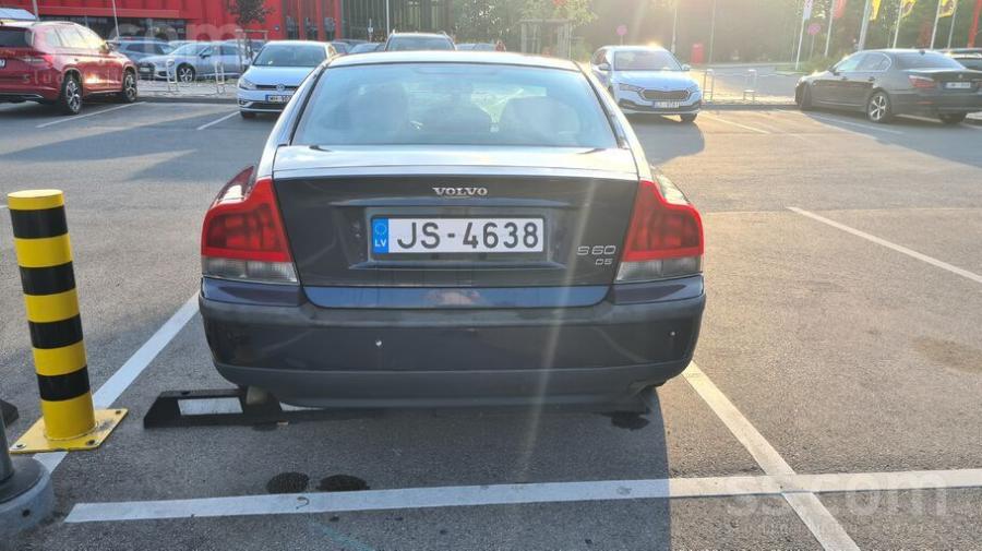 Zils Volvo S60 2004 Rīga, ar dzinēja tilpumu 2.40 L un nobraukumu 410 tūkst. km par 1500 €, foto 4 vietnē AUTOMOTO.COM.LV