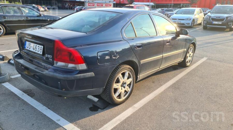 Zils Volvo S60 2004 Rīga, ar dzinēja tilpumu 2.40 L un nobraukumu 410 tūkst. km par 1500 €, foto 14 vietnē AUTOMOTO.COM.LV