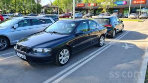 Zils Volvo S60 2004 Rīga, ar dzinēja tilpumu 2.40 L un nobraukumu 410 tūkst. km par 1500 €, foto  vietnē AUTOMOTO.COM.LV