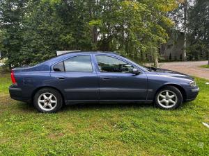 Zils Volvo S60 2004 Šauļi, ar dzinēja tilpumu 2.40 L un nobraukumu 0 tūkst. km par 1100 €, foto 3 vietnē AUTOMOTO.COM.LV