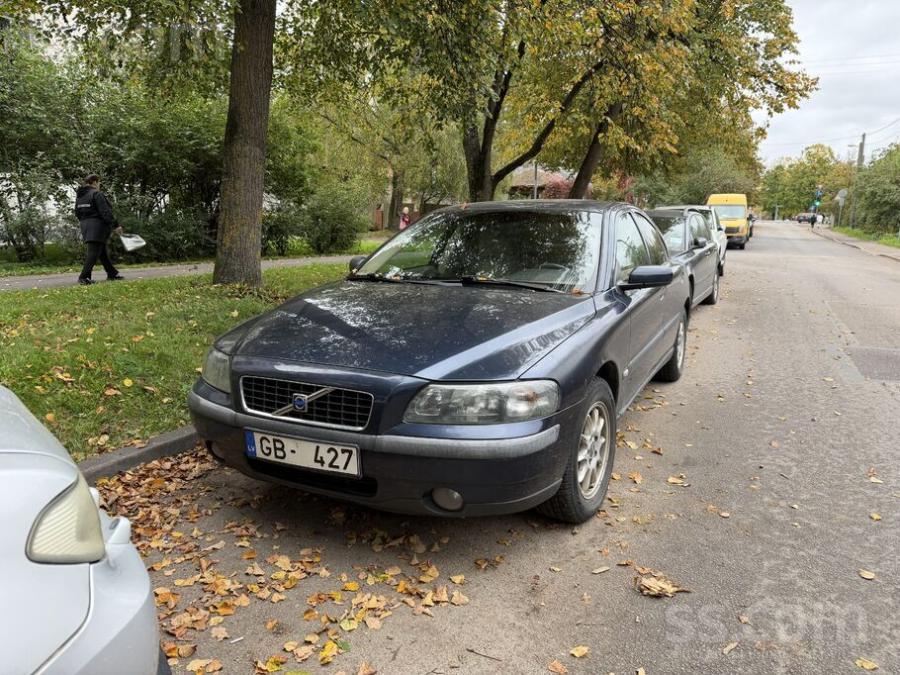 Zils Volvo S60 2004 Rīga, ar dzinēja tilpumu 2.40 L un nobraukumu 331 tūkst. km par 1199 €, foto 1 vietnē AUTOMOTO.COM.LV