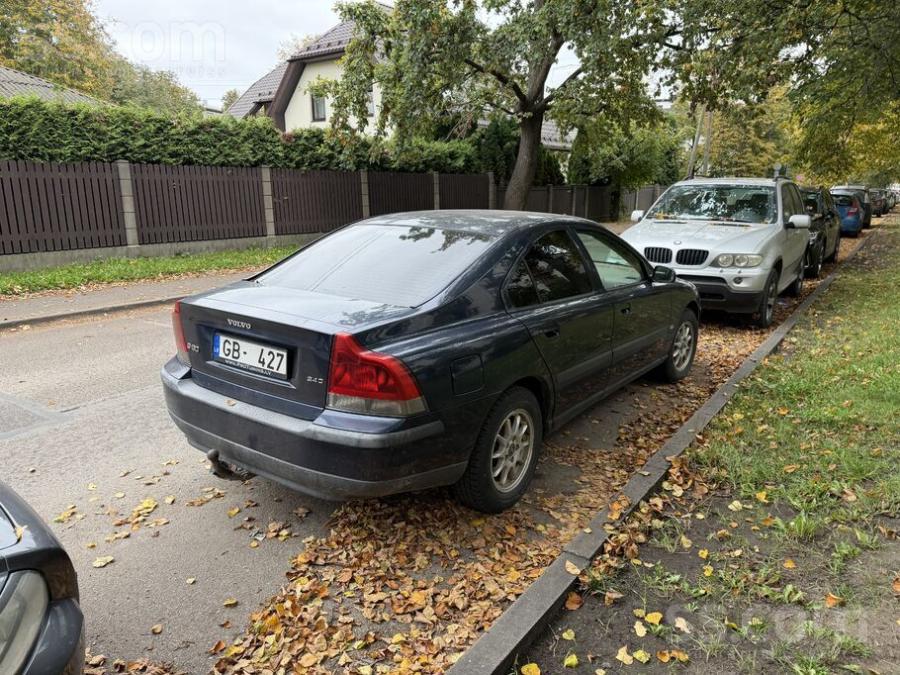 Zils Volvo S60 2004 Rīga, ar dzinēja tilpumu 2.40 L un nobraukumu 331 tūkst. km par 1199 €, foto 5 vietnē AUTOMOTO.COM.LV