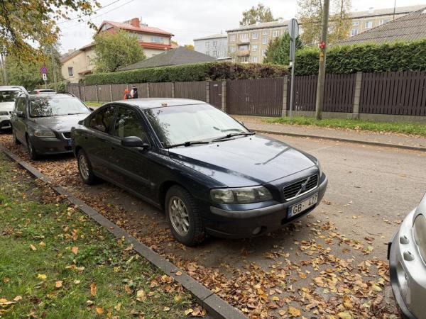 Zils Volvo S60 2004 Rīga, ar dzinēja tilpumu 2.40 L un nobraukumu 331 tūkst. km par 1199 €, foto 7 vietnē AUTOMOTO.COM.LV