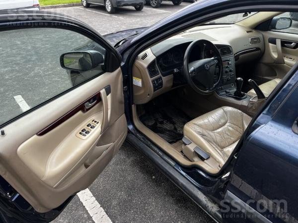 Zils Volvo S60 2004 Rīga, ar dzinēja tilpumu 2.40 L un nobraukumu 331 tūkst. km par 1199 €, foto 8 vietnē AUTOMOTO.COM.LV