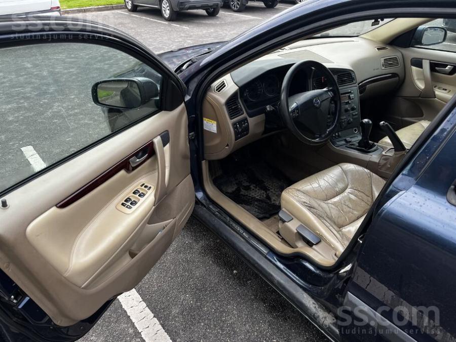 Zils Volvo S60 2004 Rīga, ar dzinēja tilpumu 2.40 L un nobraukumu 331 tūkst. km par 1199 €, foto 8 vietnē AUTOMOTO.COM.LV